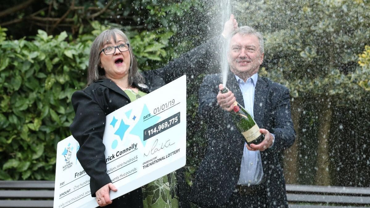 Coppia dona metà della vincita di 115 milioni in beneficenza