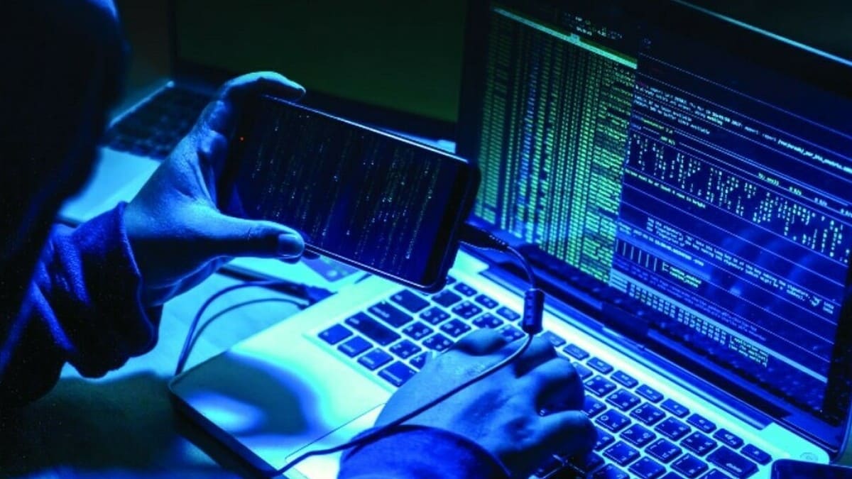 Attacco hacker: cosa sappiamo e quali rischi per l’Italia