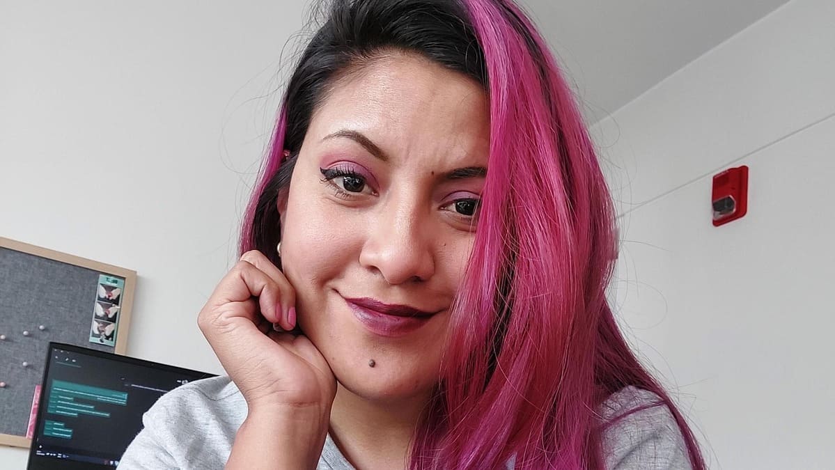 Chi è Cristina Torres Cáceres, autrice della poesia virale