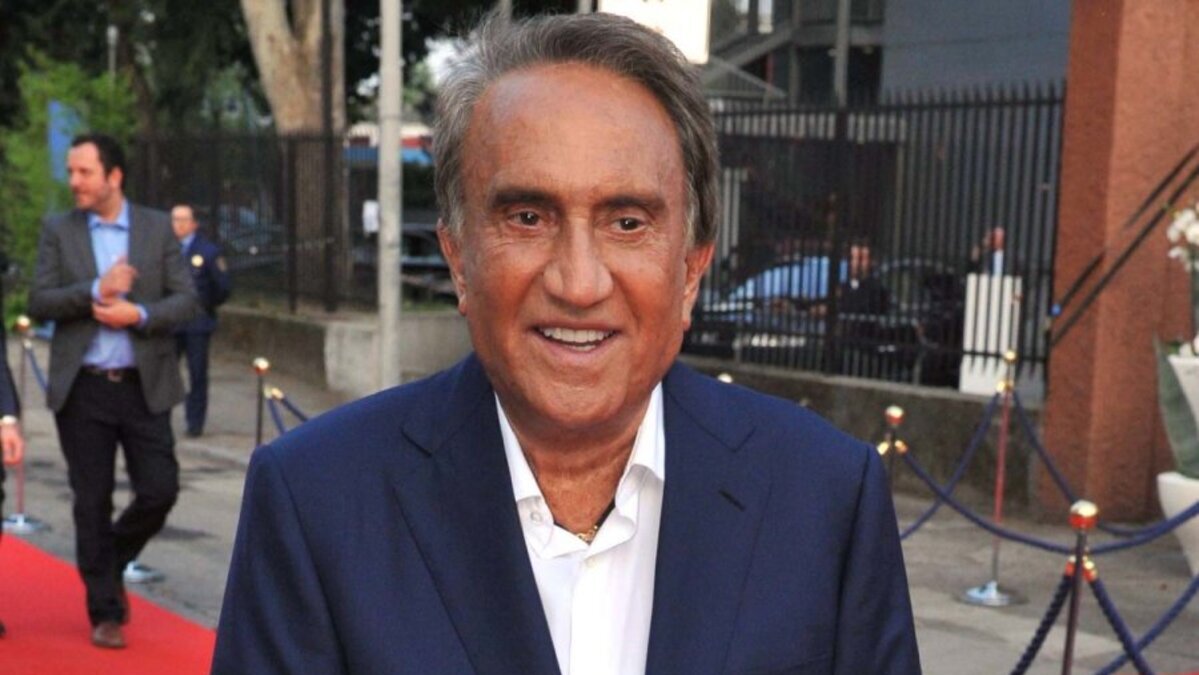 Addio a Emilio Fede, storico volto del giornalismo: "Ha lottato come un ...